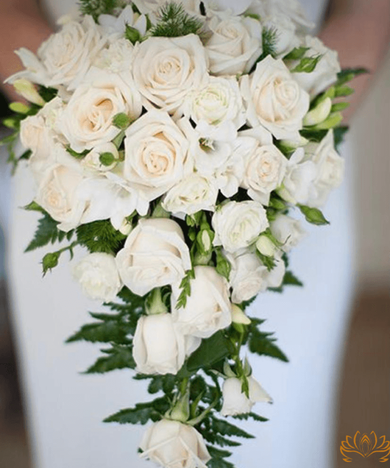 Teardrop Roses Bouquet - Ellie Flowers